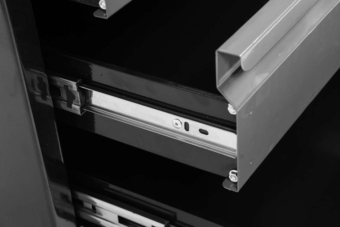 Masa metalică de lucru YATO cu suprafața din lemn